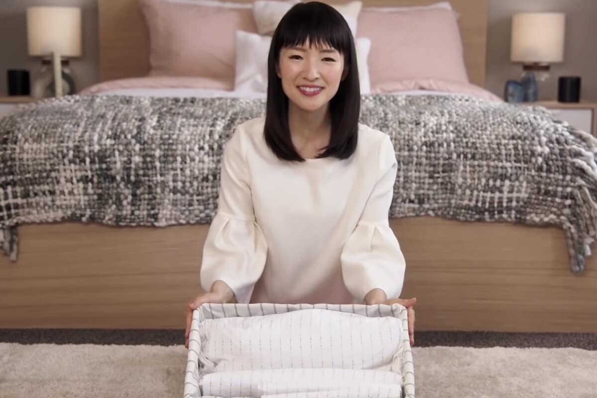 How to Fold a Fitted Sheet Step by Step